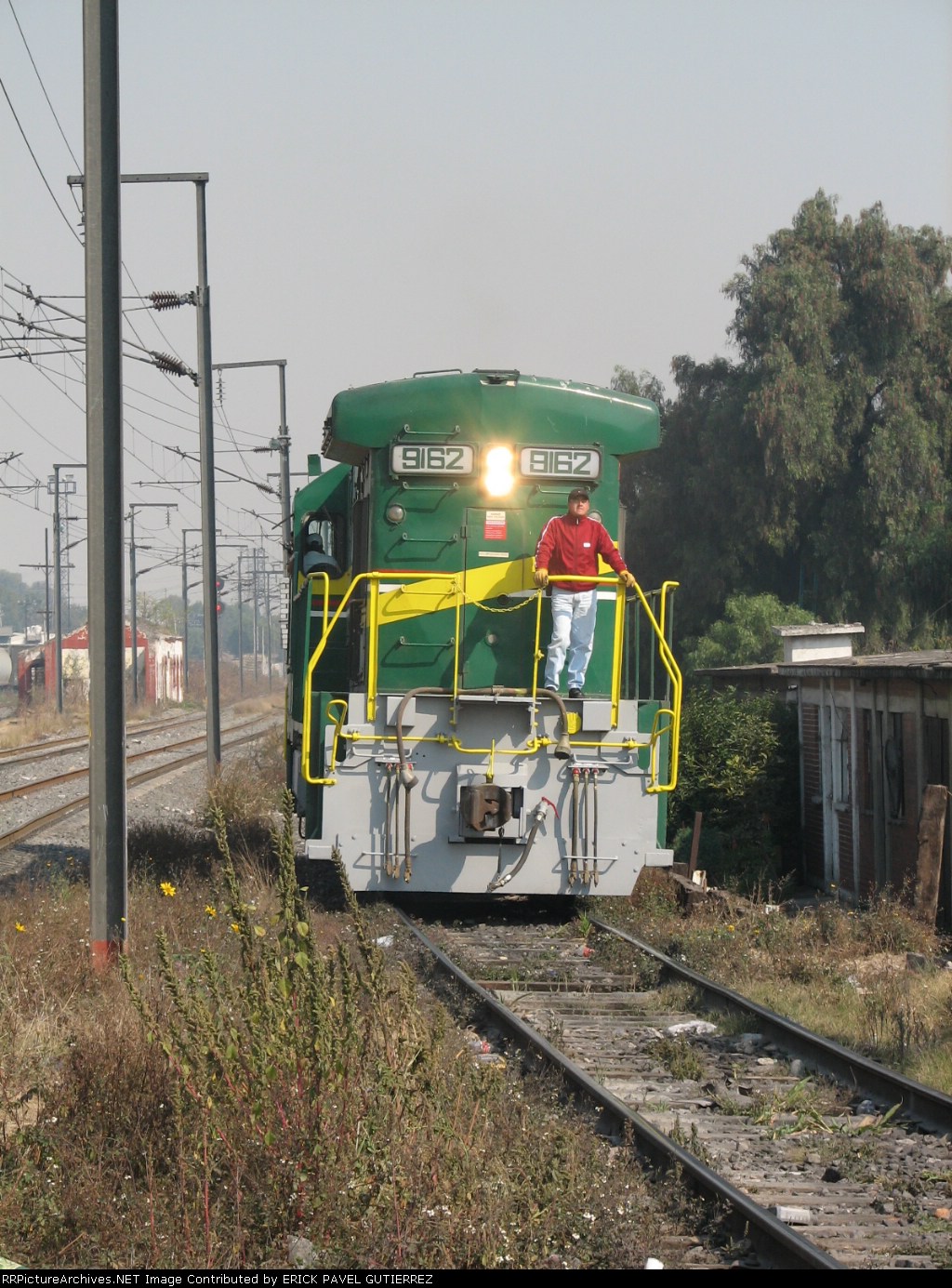 TFVM 9162 Y GARROTERO.